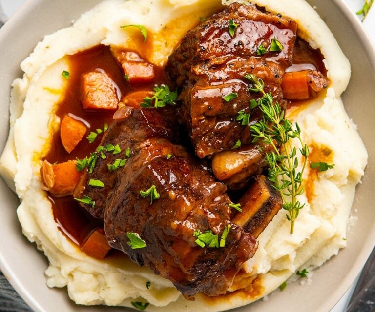 Instant Pot Short Ribs With Garlic & Wine